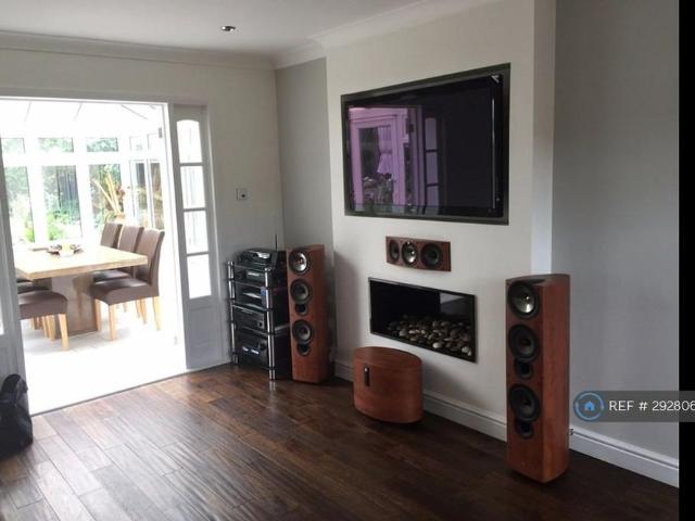 3 bedroom detached house to rent