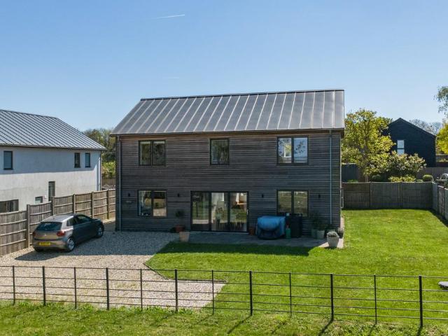 3 bedroom detached house to rent