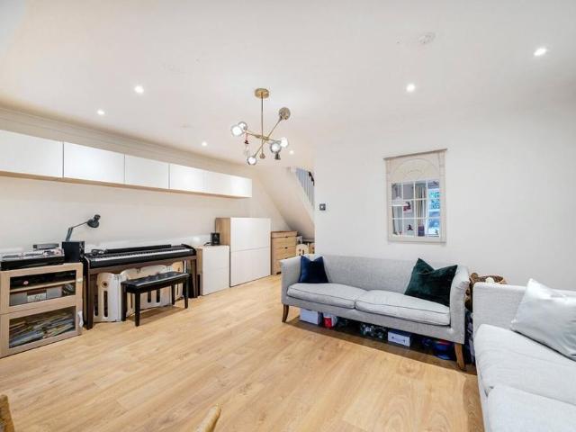 3 bedroom detached house to rent