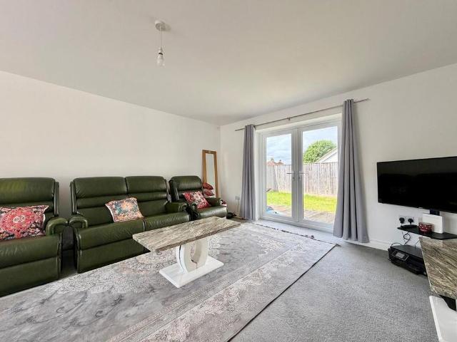 3 bedroom detached house to rent