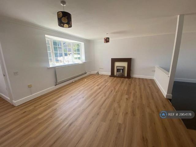 3 bedroom detached house to rent