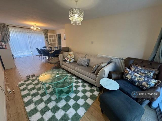 3 bedroom detached house to rent