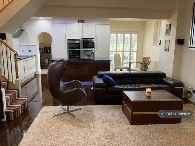3 bedroom detached house to rent