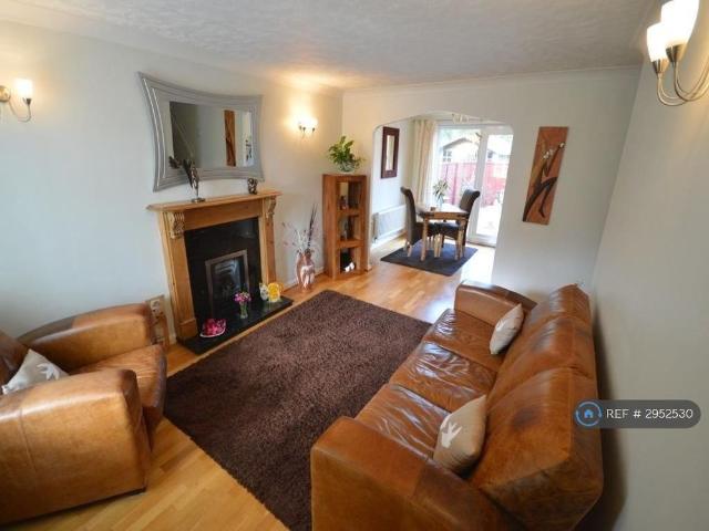3 bedroom detached house to rent