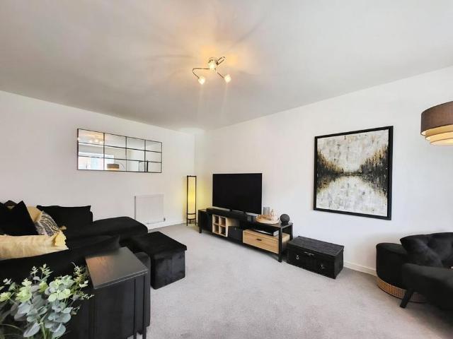 3 bedroom detached house to rent