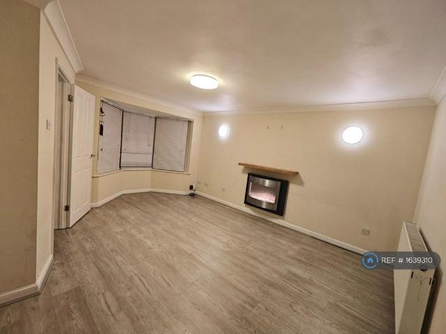 3 bedroom detached house to rent