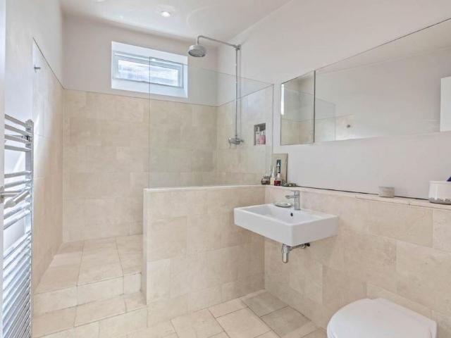 3 bedroom detached house to rent