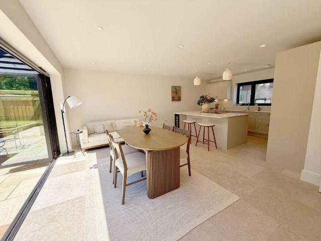 3 bedroom detached house to rent