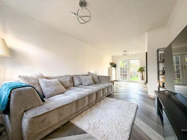 3 bedroom detached house to rent