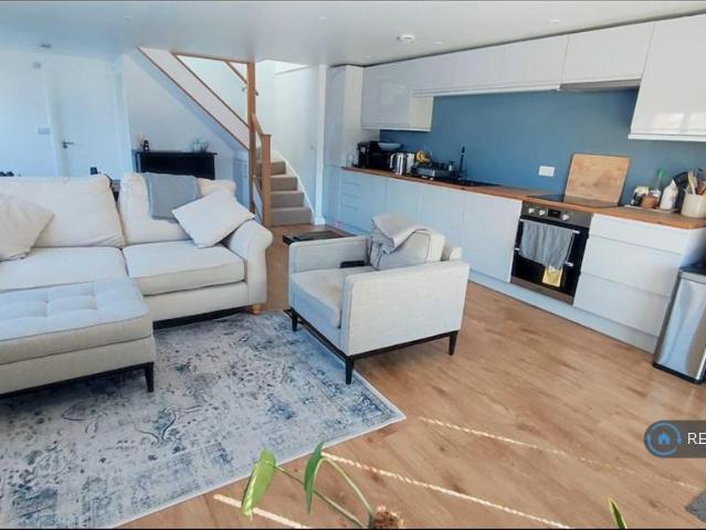 3 bedroom detached house to rent