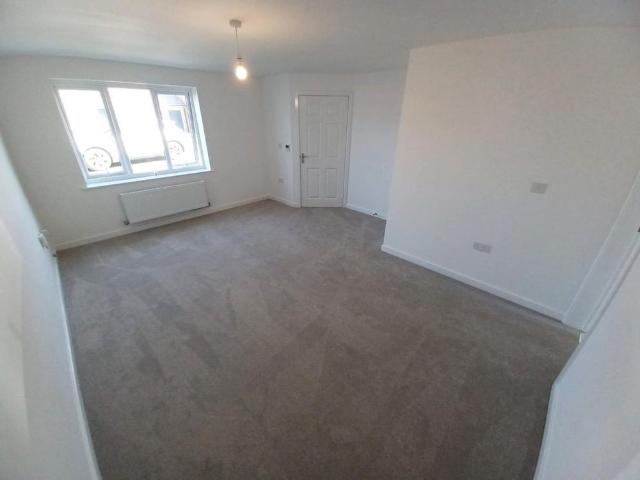 3 bedroom detached house to rent