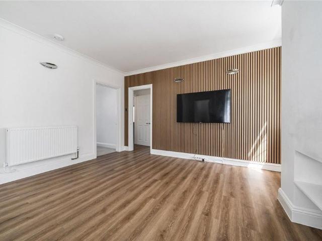 3 bedroom detached house to rent