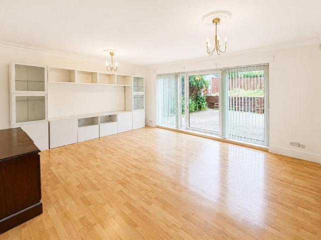 3 bedroom detached house to rent