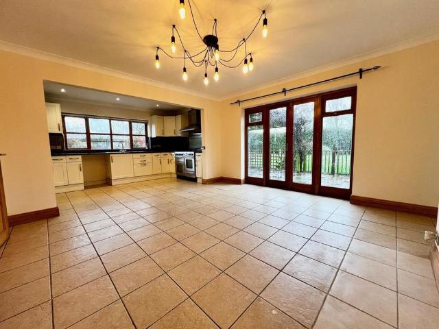 3 bedroom detached house to rent