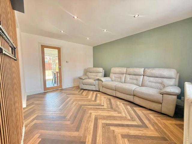 3 bedroom detached house to rent