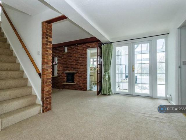 3 bedroom detached house to rent
