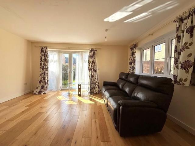 3 bedroom detached house to rent
