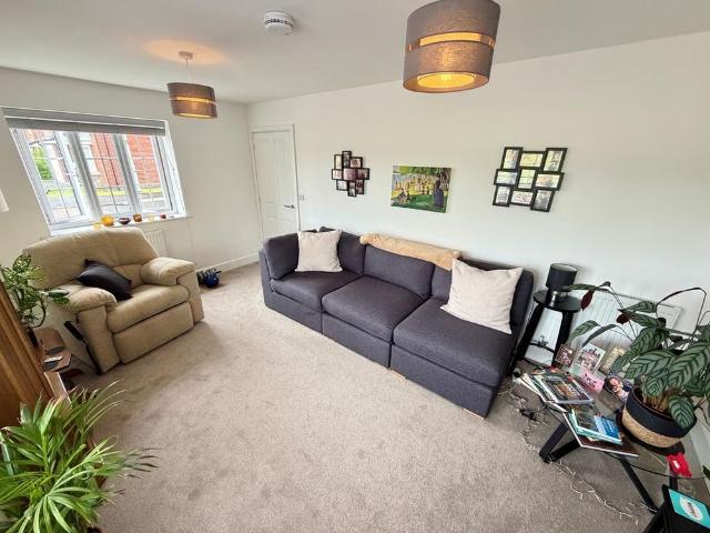 3 bedroom detached house to rent
