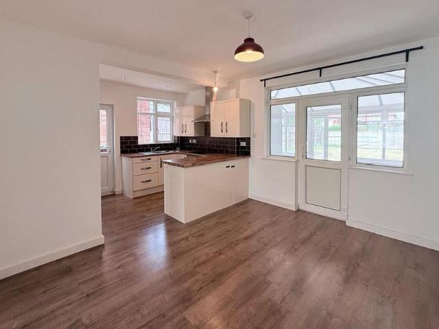 3 bedroom detached house to rent