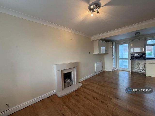 2 bedroom detached house to rent