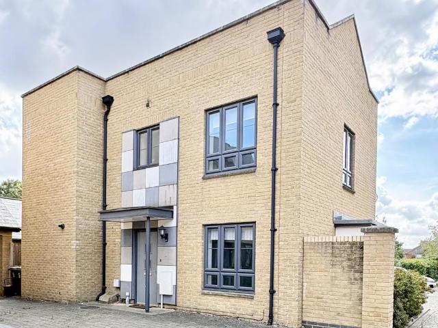 3 bedroom detached house to rent
