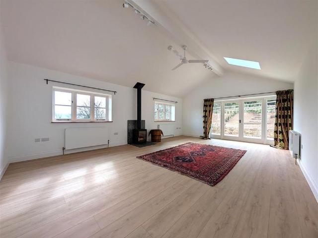 3 bedroom detached house to rent