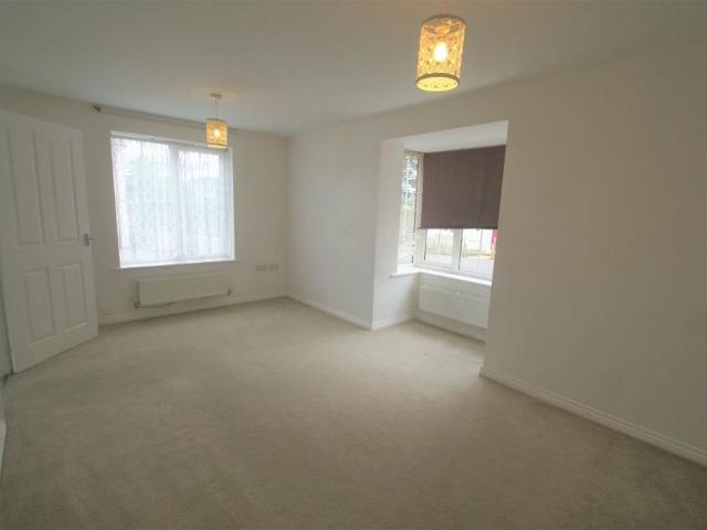 3 bedroom detached house to rent