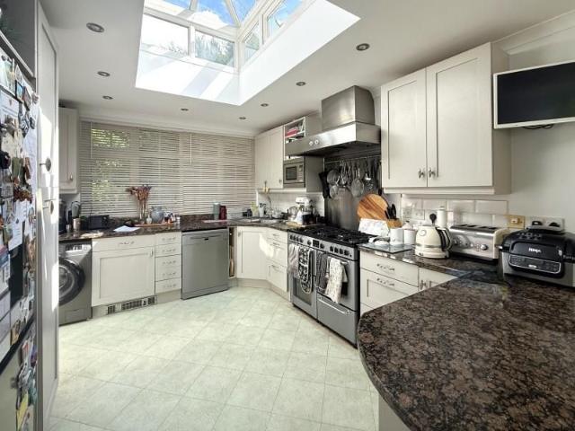 3 bedroom detached house to rent