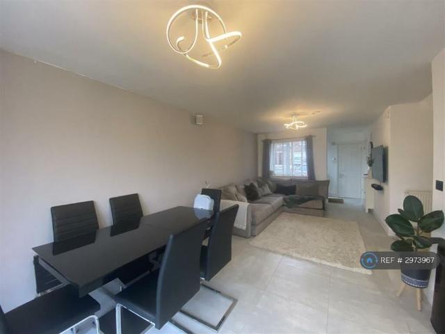 3 bedroom detached house to rent