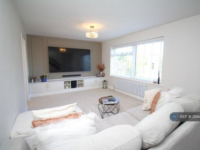 3 bedroom detached house to rent