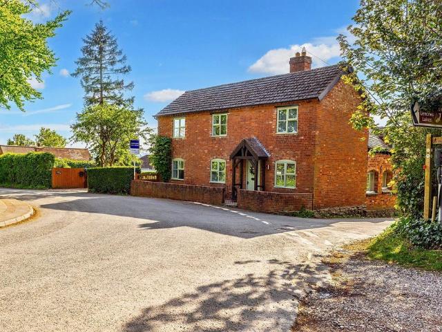 3 bedroom detached house to rent