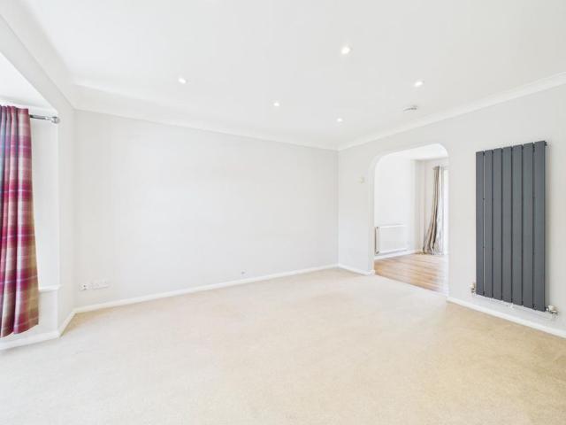 3 bedroom detached house to rent