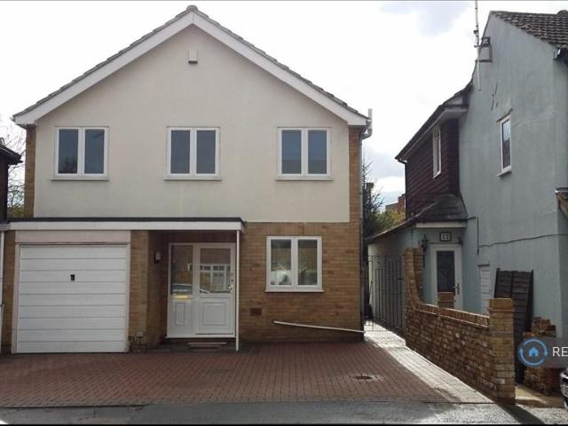3 bedroom detached house to rent