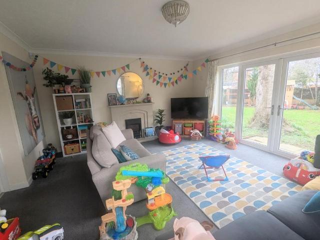 3 bedroom detached house to rent