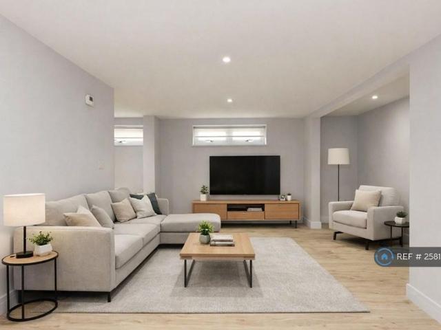3 bedroom detached house to rent