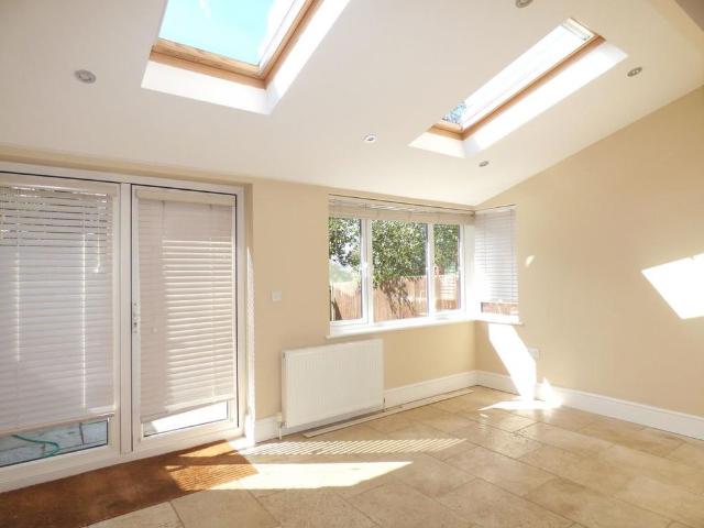 3 bedroom detached house to rent