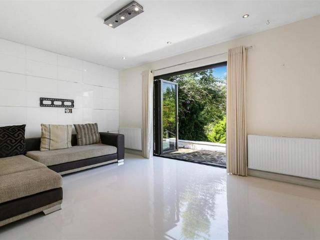 3 bedroom detached house to rent