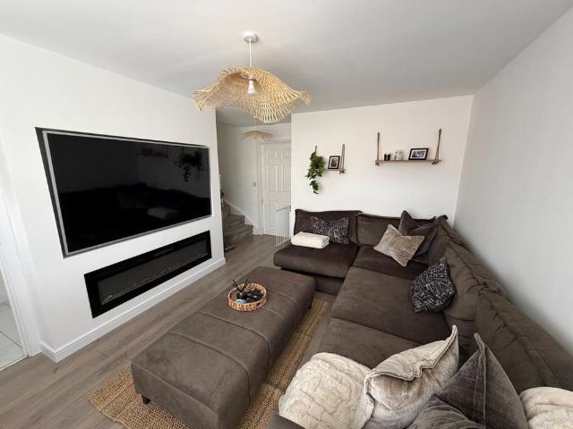 3 bedroom detached house to rent
