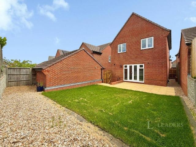 3 bedroom detached house to rent