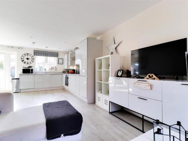 3 bedroom detached house to rent