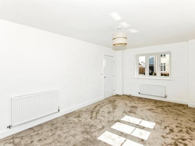 3 bedroom detached house to rent