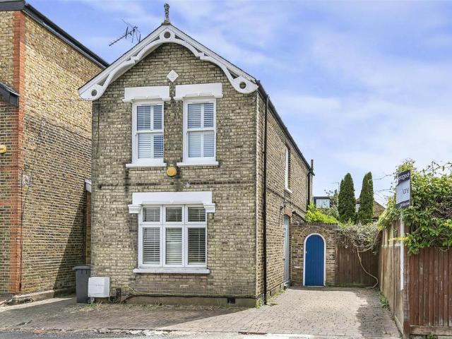 3 bedroom detached house to rent