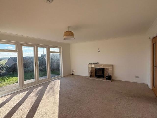 3 bedroom detached house to rent