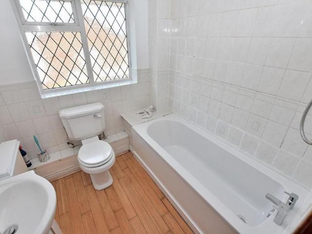 3 bedroom detached house to rent