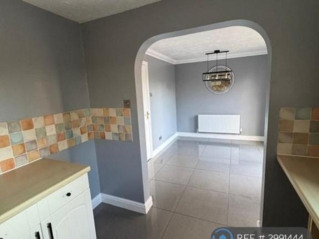 3 bedroom detached house to rent