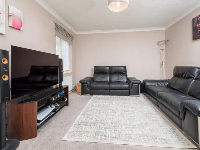 3 bedroom detached house to rent