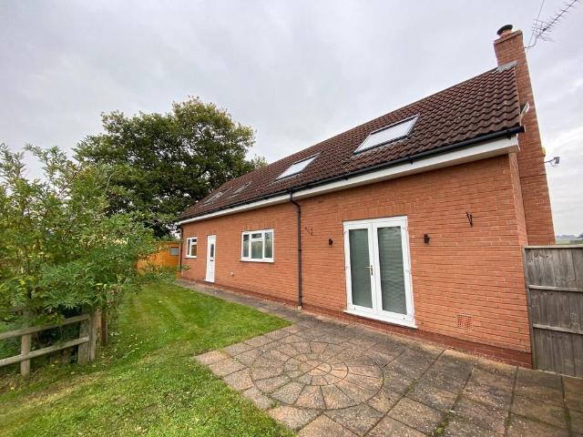 3 bedroom detached house to rent
