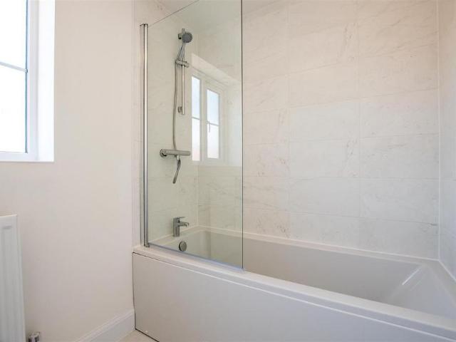 3 bedroom detached house to rent