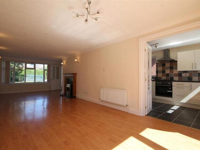 3 bedroom detached house to rent
