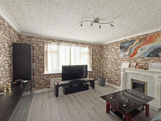 3 bedroom detached house to rent
